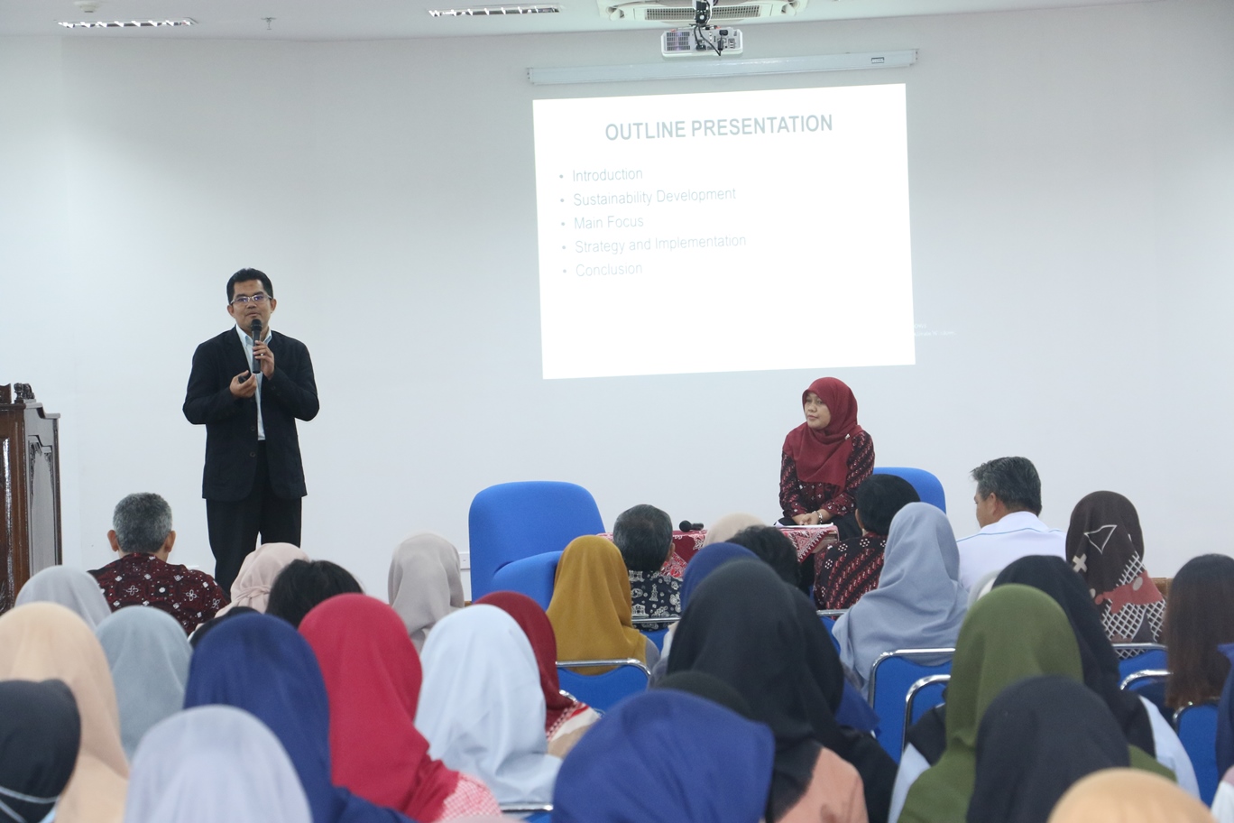 JURUSAN ADMINISTRASI PUBLIK FIS GELAR PUBLIC LECTURE | Universitas Negeri Yogyakarta